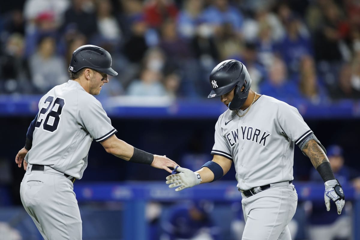 Watch: Kind-hearted Toronto Blue Jays fan gives away home run ball ...