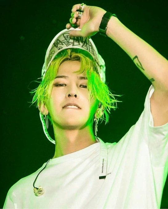 5 K-pop idols who rocked mint/green hair