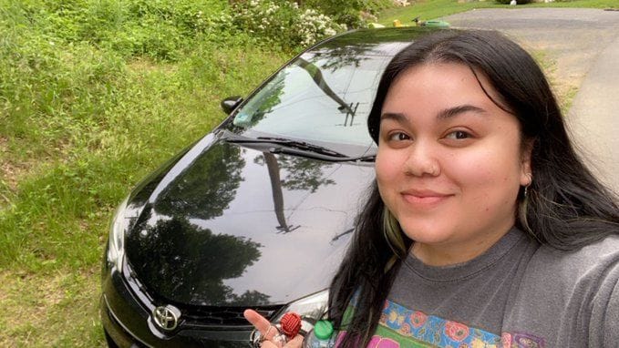 Dream gives a megafan a new car, Twitter overjoyed by streamer's generosity