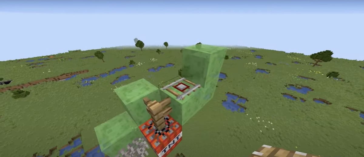 How to make a bomber plane in Minecraft