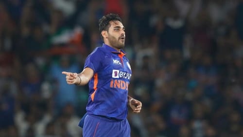 Bhuvneshwar Kumar Biography, Career Info, Records & Achievements