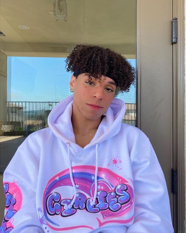 Who is Larray's Boyfriend currently?