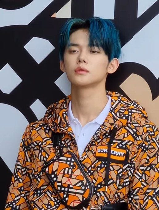 TXT Yeonjun's iconic blue hair comeback takes the internet by storm