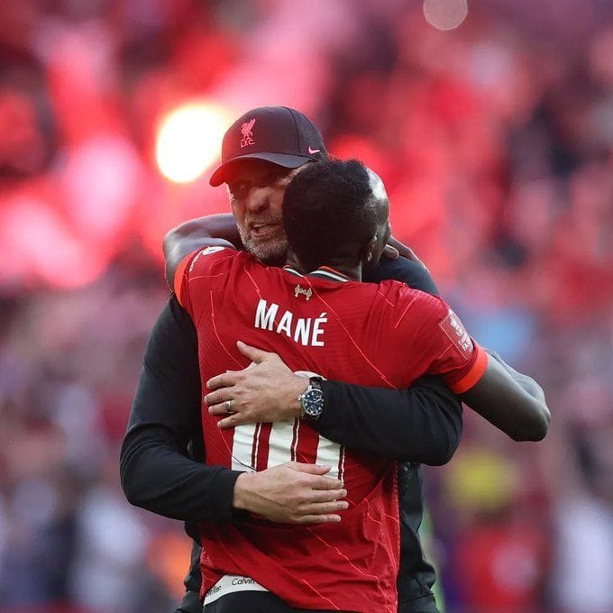 "He will get in his armchair, light a cigar up" - Dean Saunders says ...