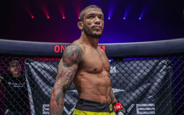 Alex Silva ties with Shinya Aoki for most submissions