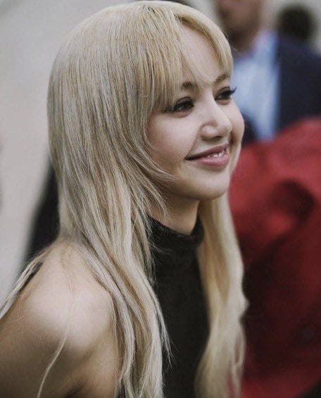 BLACKPINK's Lisa stuns netizens with her sparkling all-black ensemble ...