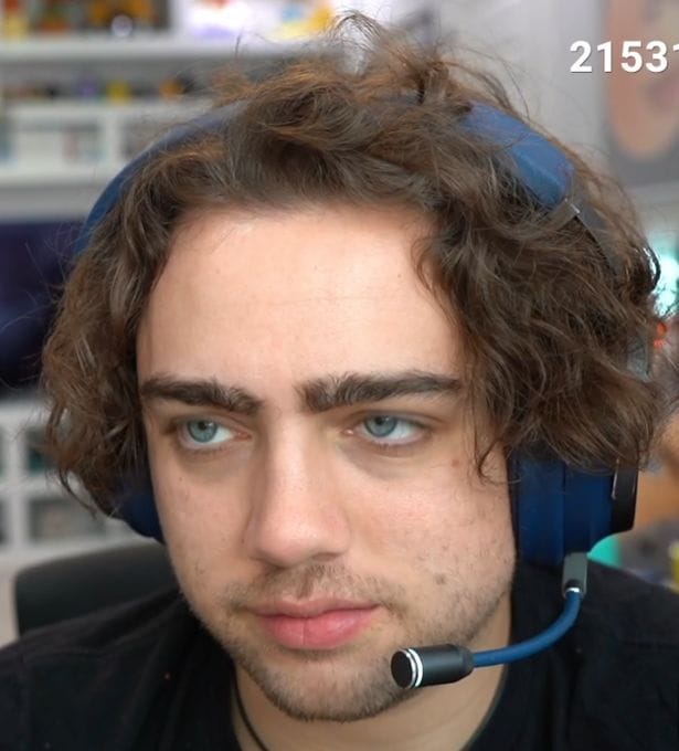 Fans react as Mizkif shares pictures of his new mullet