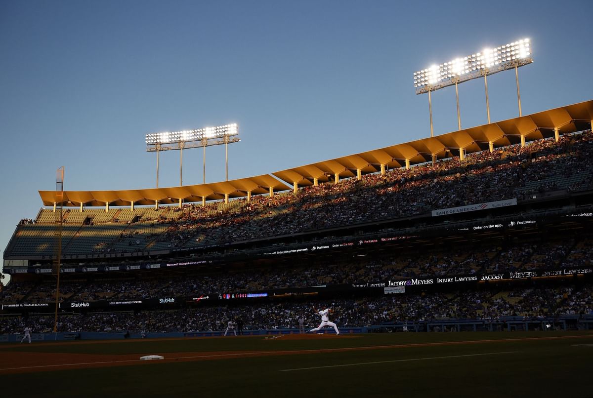 Los Angeles Dodgers shut down peanut-hurling man to protect fans