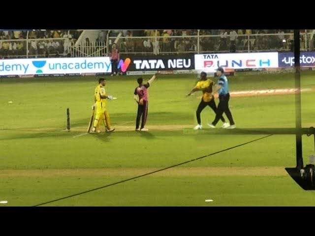 5 times fans ran onto the field to meet MS Dhoni