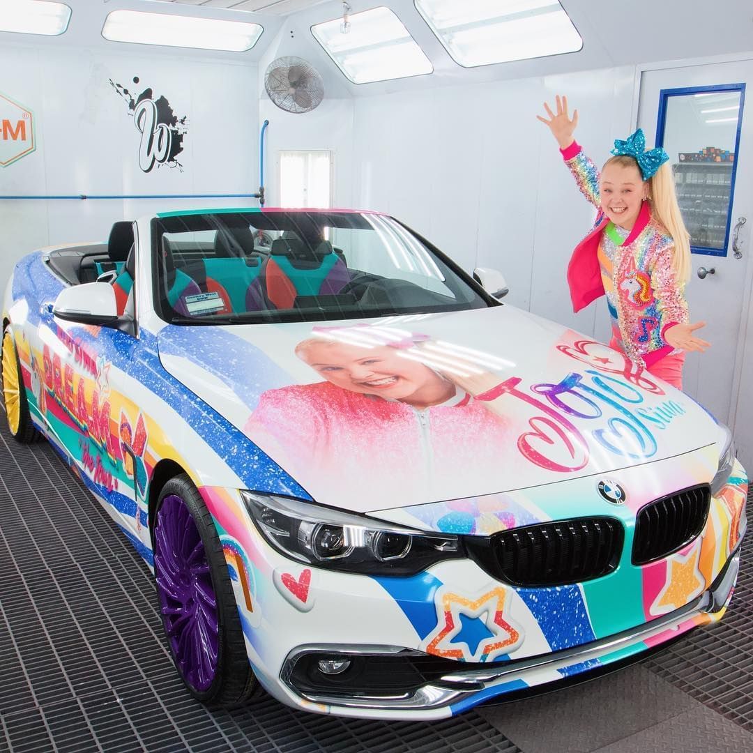 What cars does JoJo Siwa own?