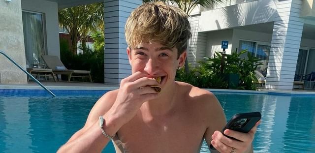 Cashbaker's Profile, Net Worth, Age, Height, Relationships, FAQs