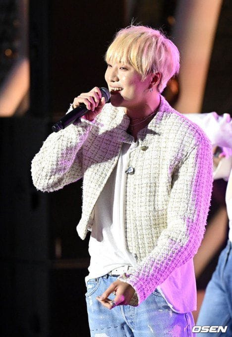 WINNER's Yoon impresses fans with his professionalism on stage