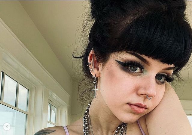 How much is Yeah Im' Caroline's Net Worth?