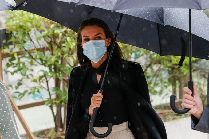 How old is Queen Letizia? Spanish royal twins look with teenage daughters