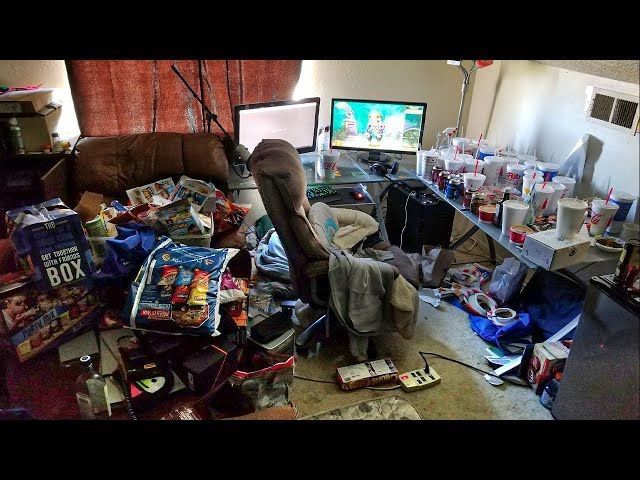 “That’s just bad dude” - PewDiePie reacts to xQc’s trash pile in his ...