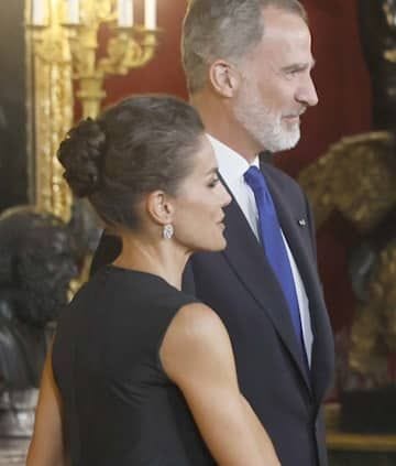 How old is Queen Letizia? Spanish royal twins look with teenage daughters