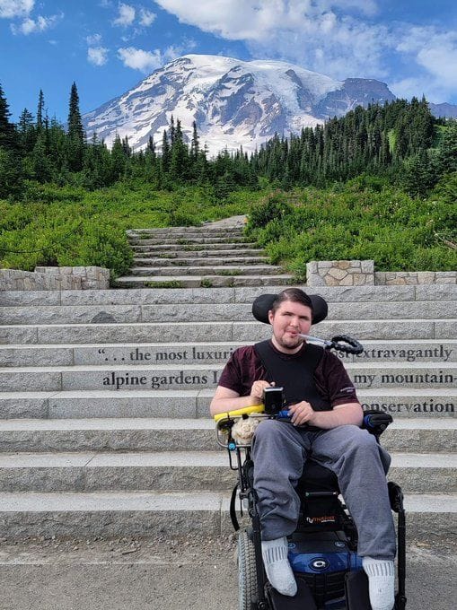 Disabled streamer shares travel pictures on Twitter and thanks Mizkif ...