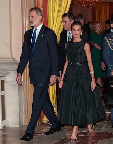 How old is Queen Letizia? Spanish royal twins look with teenage daughters