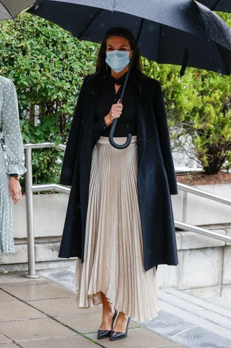 How old is Queen Letizia? Spanish royal twins look with teenage daughters