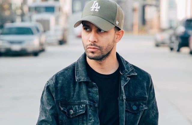 Where does Anwar Jibawi live?