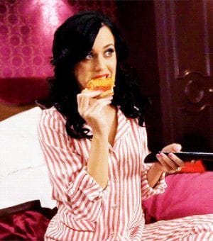 Memes galore as Katy Perry is spotted flinging pizza at her fans in a ...