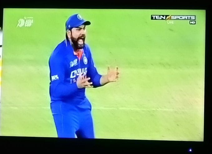 IND vs PAK 2022: [Watch] Captain Rohit Sharma loses his cool after Arshdeep Singh drops a simple ...