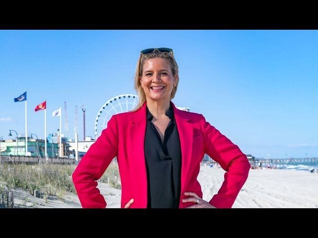 Who is host Amanda Freitag from Chef Swap at the Beach? Popular ...