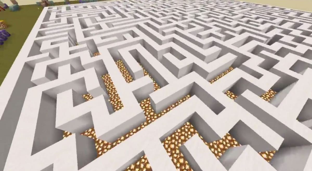 Minecraft Redditor creates a maze generator using command blocks