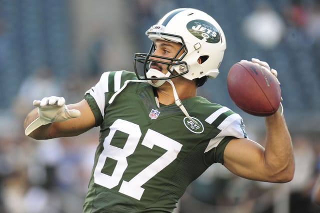 is eric decker still playing football