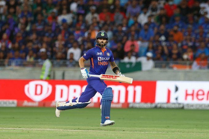IND vs PAK 2022: "Pichhli baar kya bola tha? Form?" - Fans shower praise on Virat Kohli for his ...
