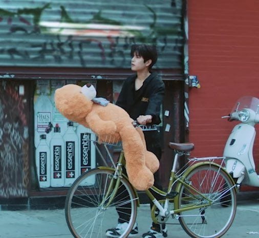Fans can’t get over Stray Kids’ emo ‘pink’ concept in MAXIDENT comeback ...