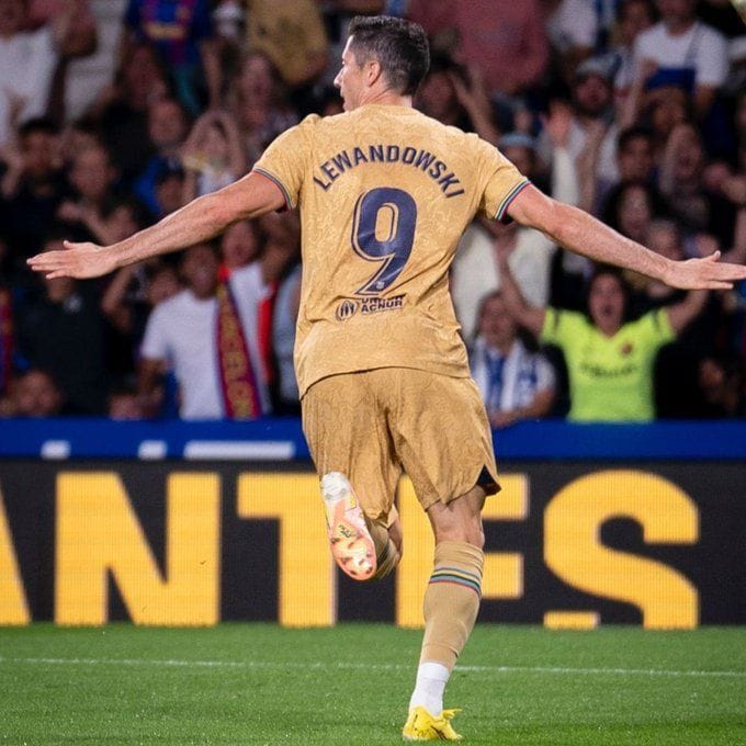 Twitter erupts as Raphinha and Lewandowski score in 3-0 Barcelona win ...