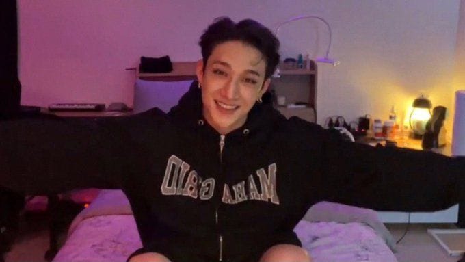 Stray Kids’ Bang Chan refuses to show abs on live stream, talks about ...
