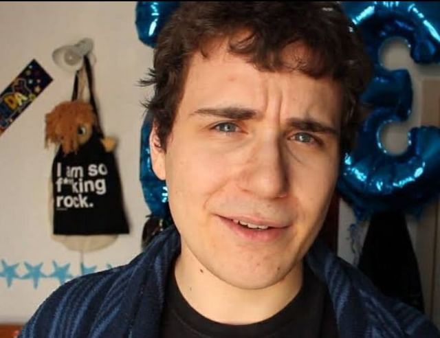 OfficialNerdCubed's Profile, Net Worth, Age, Height, Relationships, FAQs