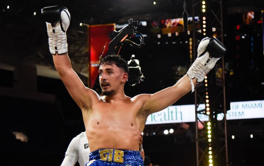 What is YouTuber turned boxer AnEsonGib's boxing record?