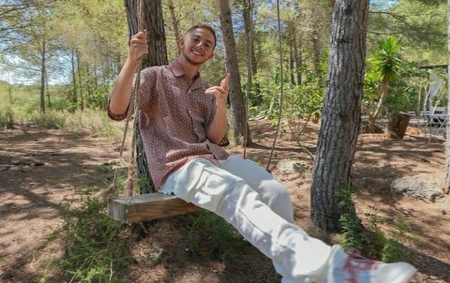 Michou's Profile, Net Worth, Age, Height, Relationships, FAQs