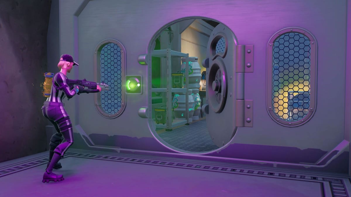 Fortnite player finds way to outsmart opponents using safe vaults