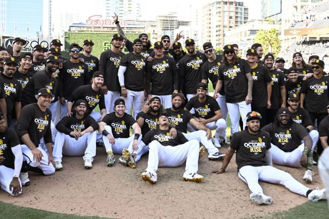 San Diego Padres fans celebrate clinching a Wildcard playoff spot: "I'm ...