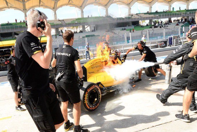 5 times F1 cars caught fire in the pit lane