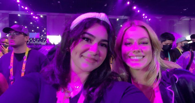 Twitch streamer LuluLuvely makes an epic outplay at Twitch Rivals: Apex ...