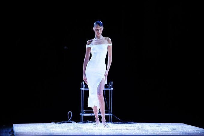 “Iconic. Pure art”: Bella Hadid’s live spray-painted Coperni dress at ...