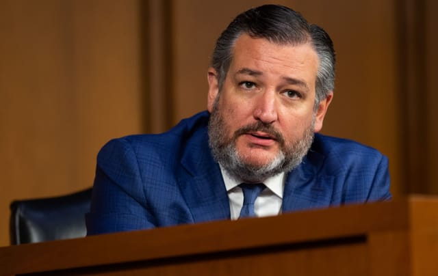 U.S. Senator Ted Cruz received the one-finger salute from the Yankees ...