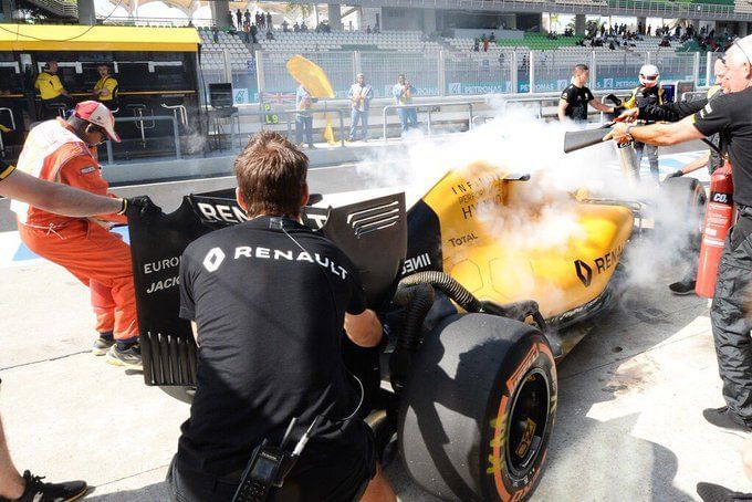 5 times F1 cars caught fire in the pit lane