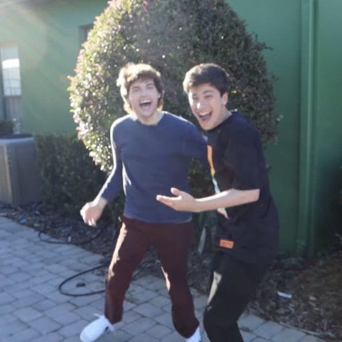 "They almost kissed" - Fans react as GeorgeNotFound and Dream finally ...