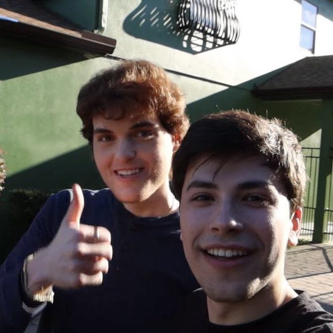 "They almost kissed" - Fans react as GeorgeNotFound and Dream finally ...