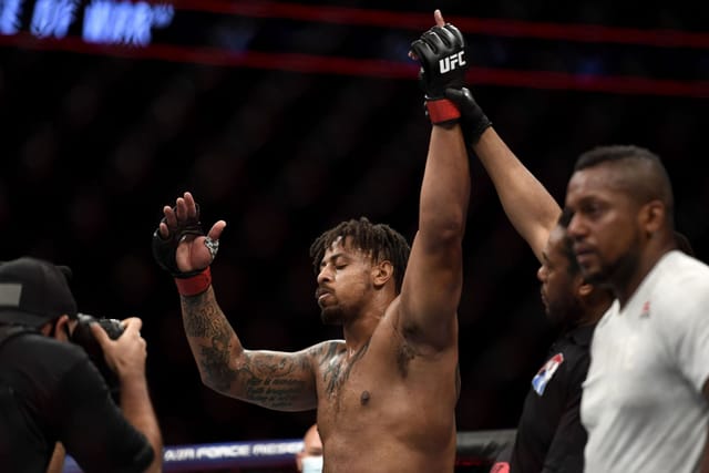 Greg Hardy wins his boxing debut via KO