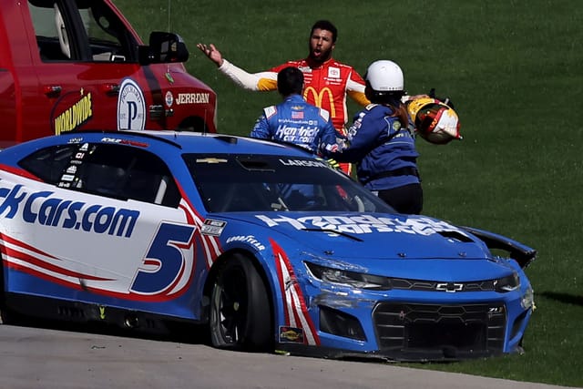 Watch: Bubba Wallace Jr. hits and shoves Kyle Larson after Las Vegas crash
