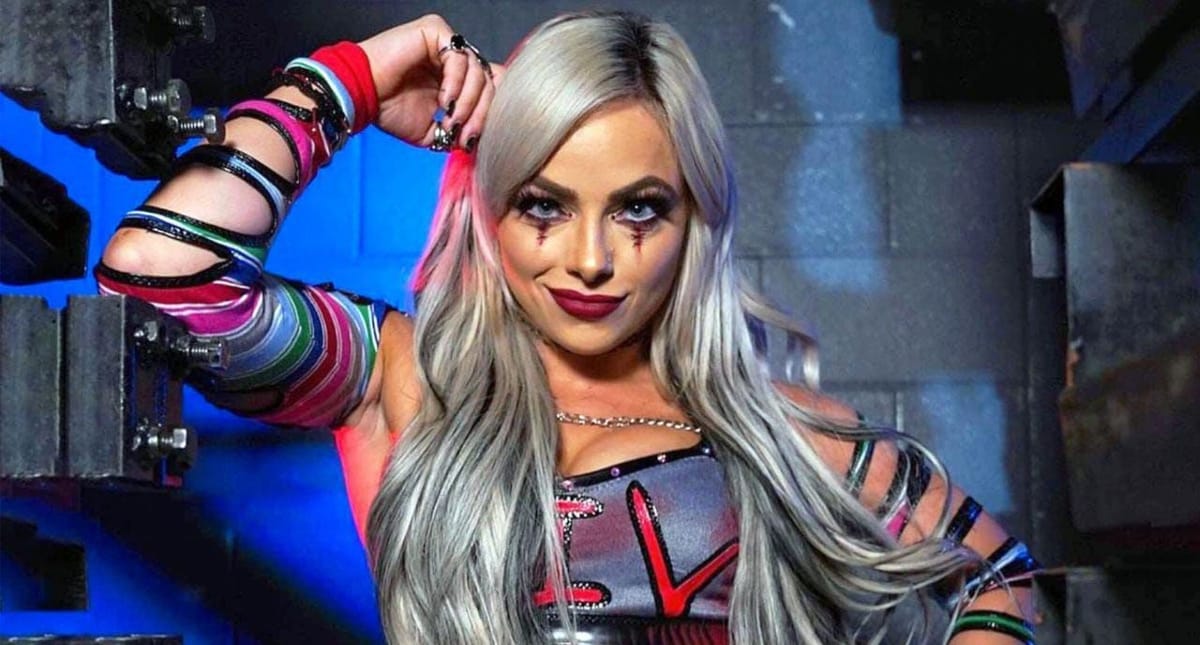 Super Duper Hot Twitter Explodes After Former Wwe Official Breaks 9318