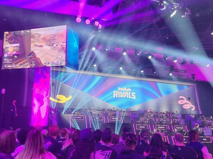 Twitch streamer LuluLuvely makes an epic outplay at Twitch Rivals: Apex ...