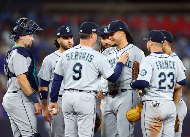 Seattle Mariners fans ecstatic as team records first postseason win ...